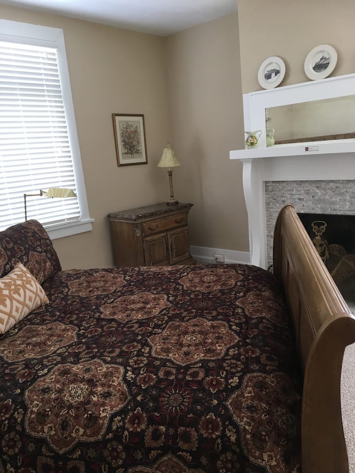 Traditional Decor, 1br,1ba, Yourhomeawayfromhome - Monroeville, PA