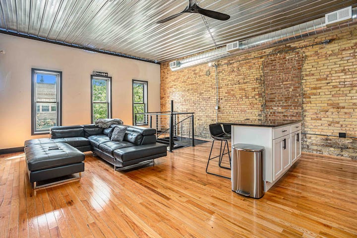 2 Story Condo - 4 Beds / 3 Full Baths - Grand Rapids, MI