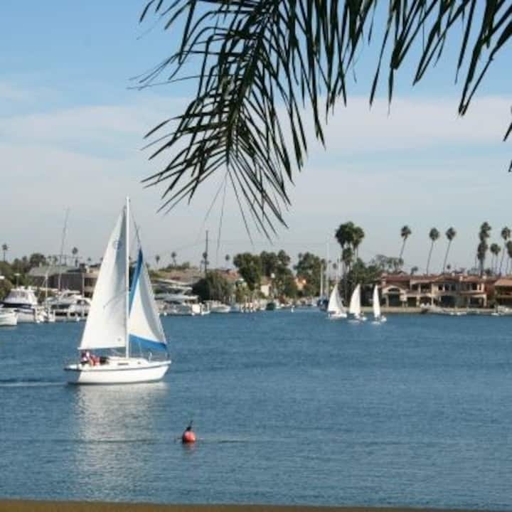 Waterfront 3 Bdrm 2 Bath In Belmont Shores Sleeps 8  W\/parking, Patio & View! - Seal Beach, CA