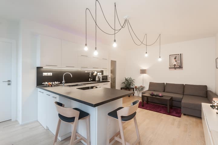 Appartement Moderne Dans Le Centre - Parking Privé Inclus - Prága