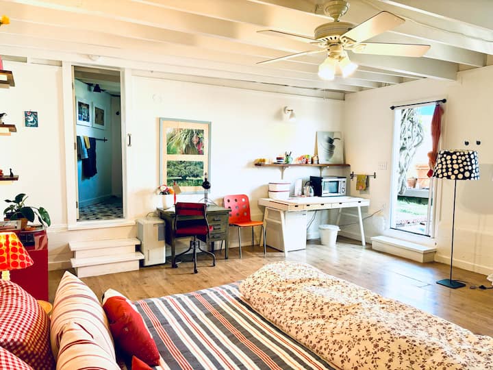 Charming, Colorful, Close To Beach - La Jolla Cove Beach, CA