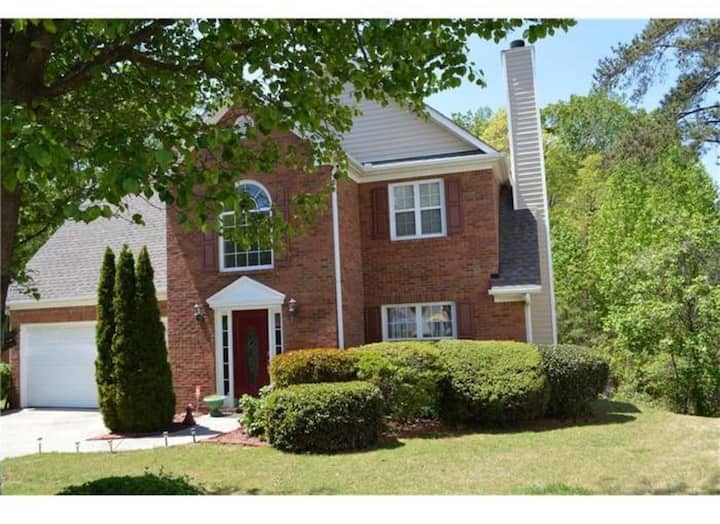 Clean & Cozy Home, Close To Everything! - Acworth, GA