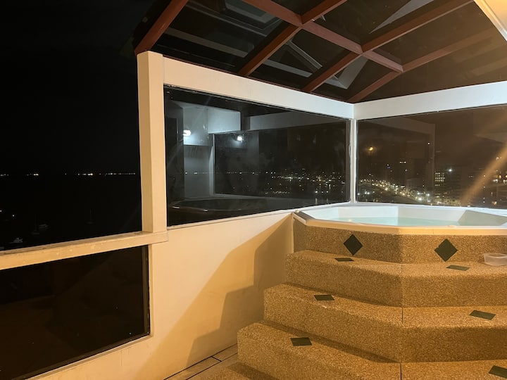 Penthouse Frente Al Mar (Malecon Salinas) - Ecuador