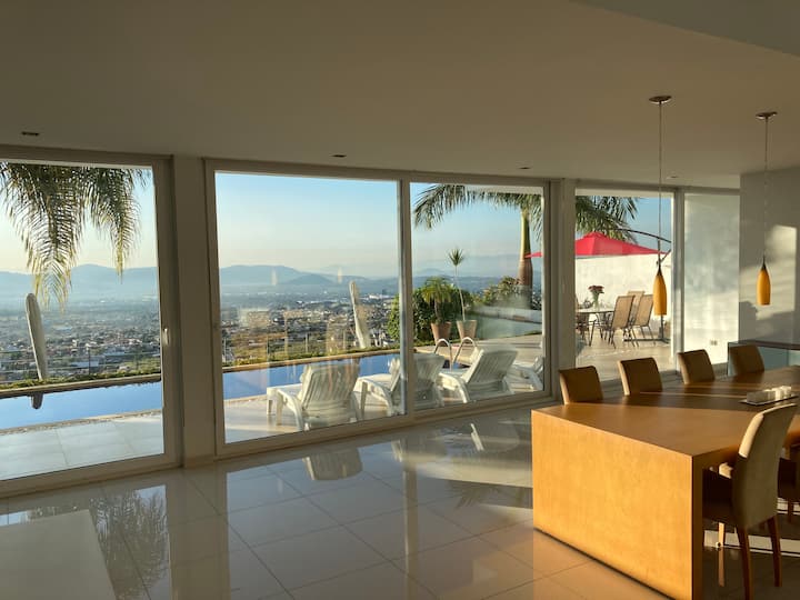 Hermosa Casa En Cuernavaca Con Vista Espectacular. - Cuernavaca