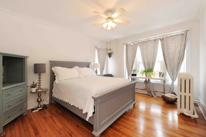 Spacious & Comfort2-lt. Rail, Programs, Fiber Wifi - Minneapolis, MN