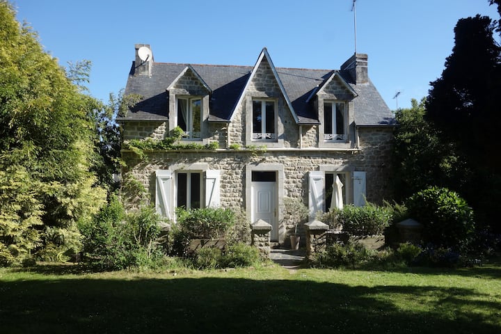 Maison En Pierre Dans Un Cadre Reposant - Bénodet
