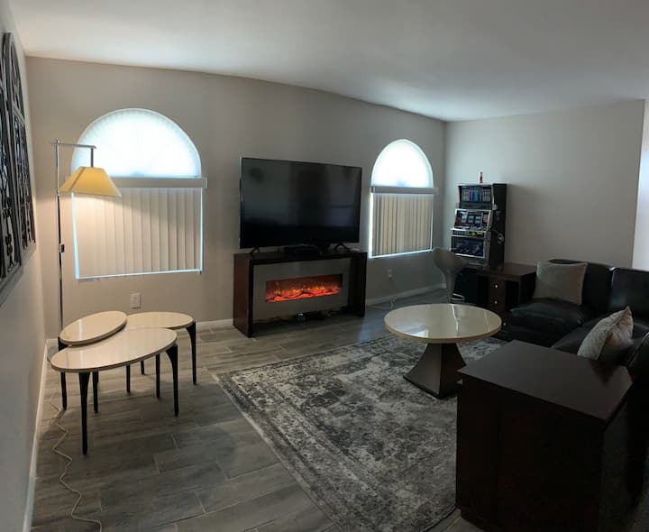 Convenient Location! Fully Furnished! - 패러다이스