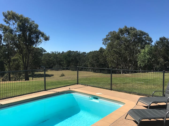 Country Retreat With Stunning Views - Seymour