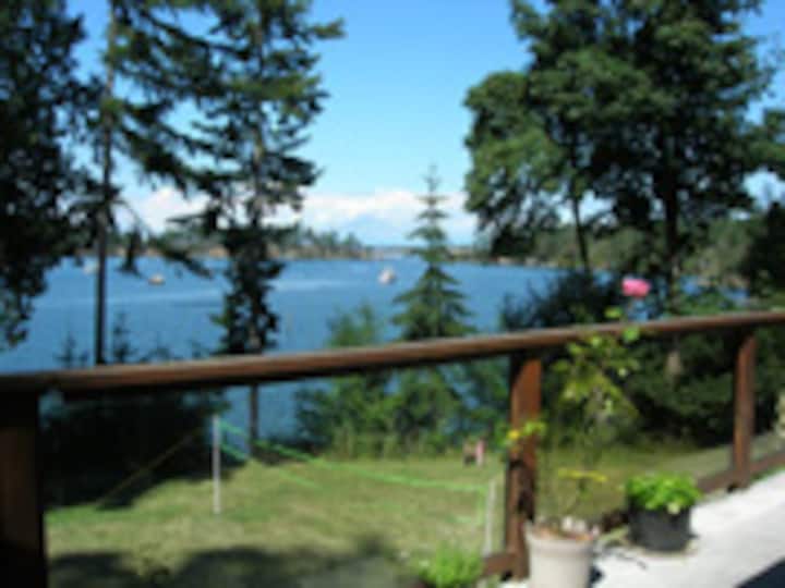 Beautiful Waterfront Home On Saturna Island, Bc - North Pender Island