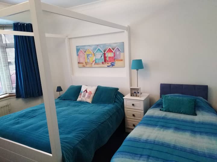 4 Poster + Single Bed With Tv & Wi-fi For Up To 3 - Mudeford