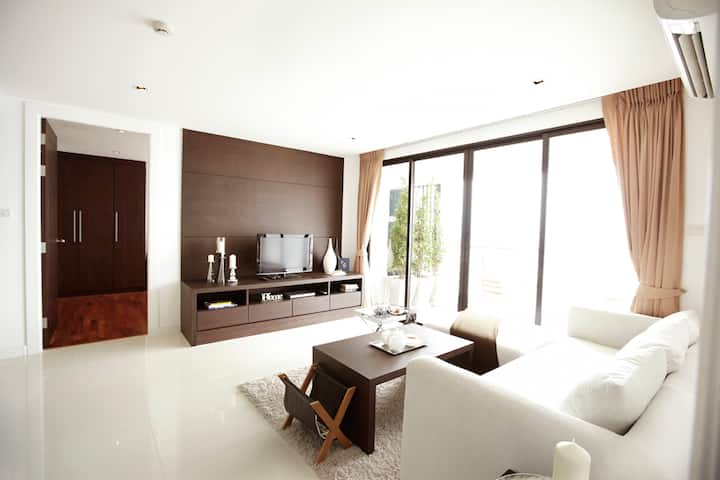 Peaceful Sea Front Condo, Sea And Sunset View - Si Racha