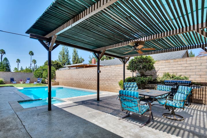 Contemporary & Modern 5-bedroom Haven W/pool - Riverside, CA