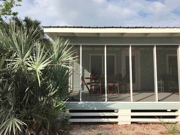 Recently Renovated Beach Bungalow "Rum Dum" - Mexico Beach, FL