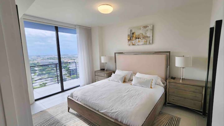 Upscale 2br Stay | Best Location In Downtown Doral - Doral, FL