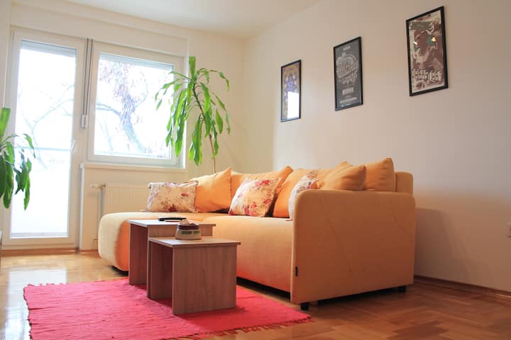 M Central Yellow Apartment - Novi Sad