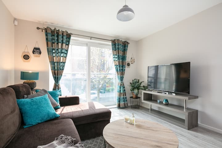 ***Lovely 2bed Flat*** Free Parking - Ideal Stay - Salford