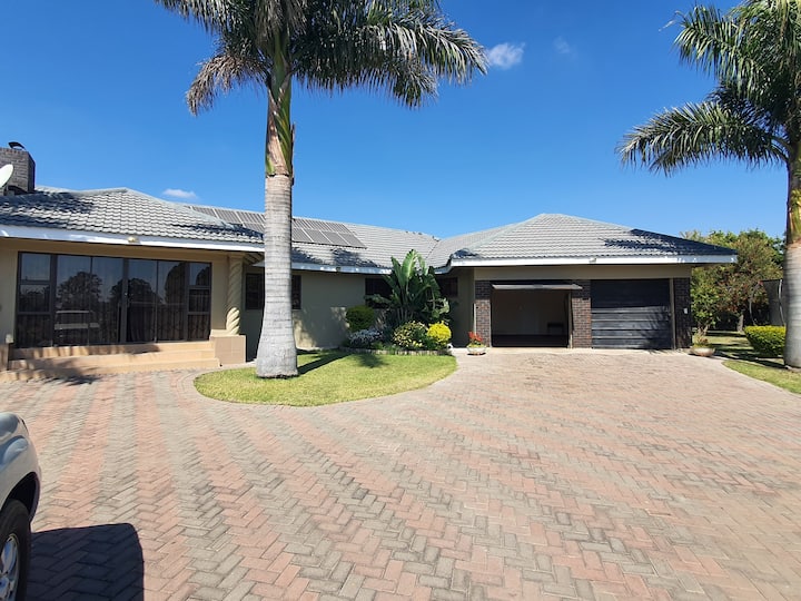 Cheerful Sentosa Home - Harare