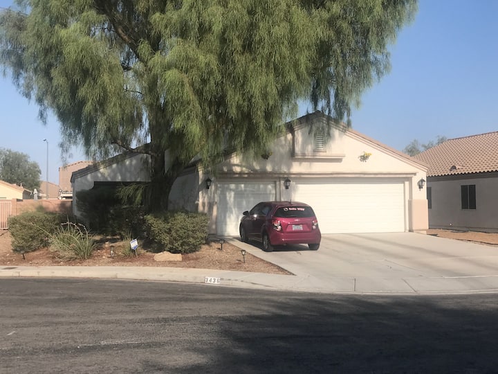 A Fabulous Stay. Book 4 Nights, Get 5. - North Las Vegas, NV