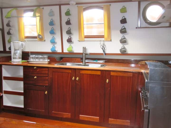 Harlingen, Schiff Mit Komfort - Harlingen