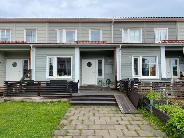 Trevligt Radhus Nära Sjö Och Natur - Umeå
