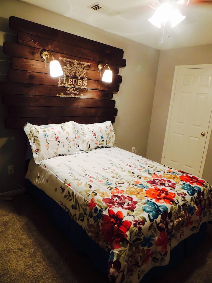 Central Comfort Near Houston’s Hot Spots! - Fresno, TX