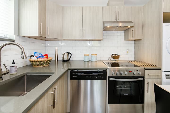 Kaslo Guesthouse - Laneway, Fast Wi-fi, Private - Vancouver