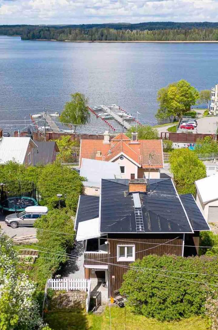 Sekelskifteshus Med Sjöutsikt. - Järna