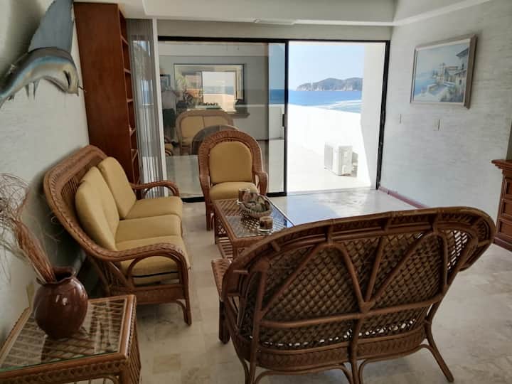 Exclusivo Departamento Sobre Playa. - Acapulco