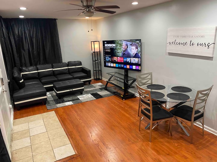 Beautiful 4 Bedroom 2 Bath 15 Minutes To Downtown - Chicago