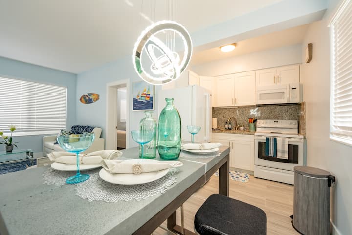 New Beachfront 1 Br Condo-steps To The Beach (1) - Hollywood, FL
