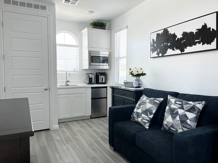 Modern Guest Suite With Separate Entrance - Henderson, NV