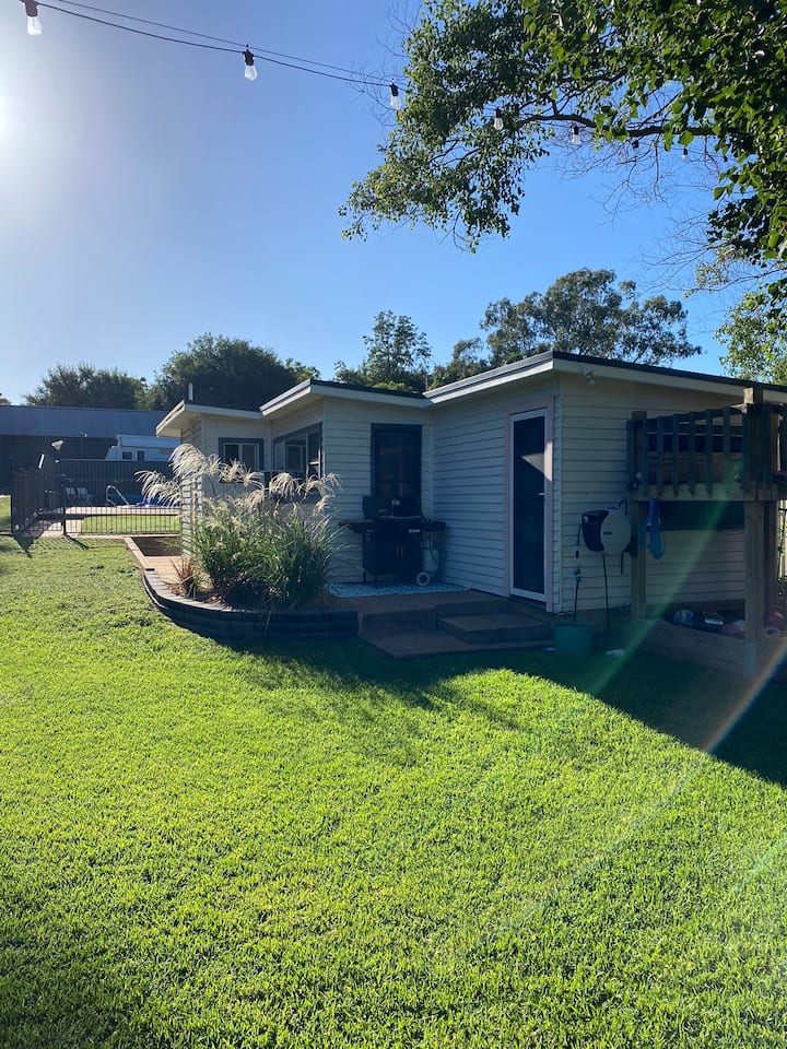 Denims Place -  Guest Studio - Home Away From Home - Dubbo