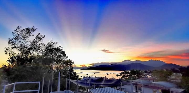 Newly Renovated Blue House Loft W/ Seaview Balcony - Discovery Bay