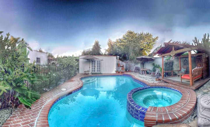 Peaceful Poolside Retreat - Beverly Hills