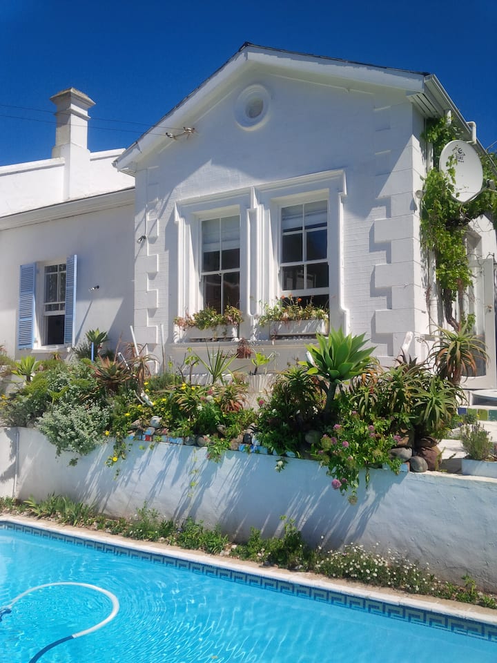 Sunny Artist Home In Perfect Location! - Cape Town