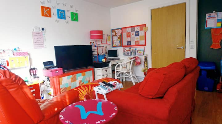 Large London Room, Breakfast Included - Twickenham