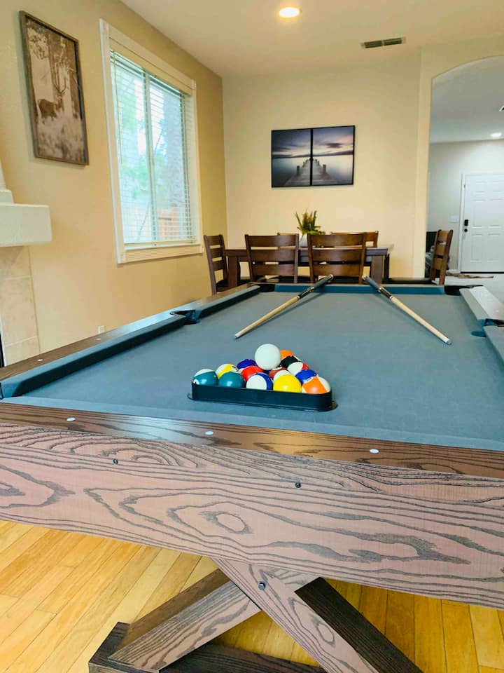 Exotic 4-bedroom 2 Bath With Pool Table - Sacramento, CA