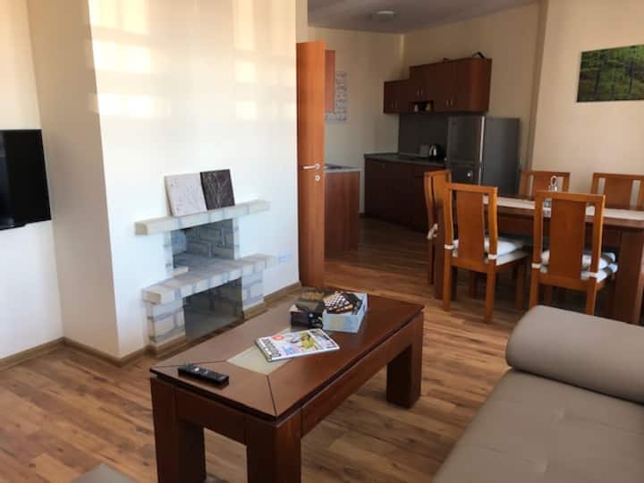 Spacious 2 Bed Apartment With Great Views - Bansko