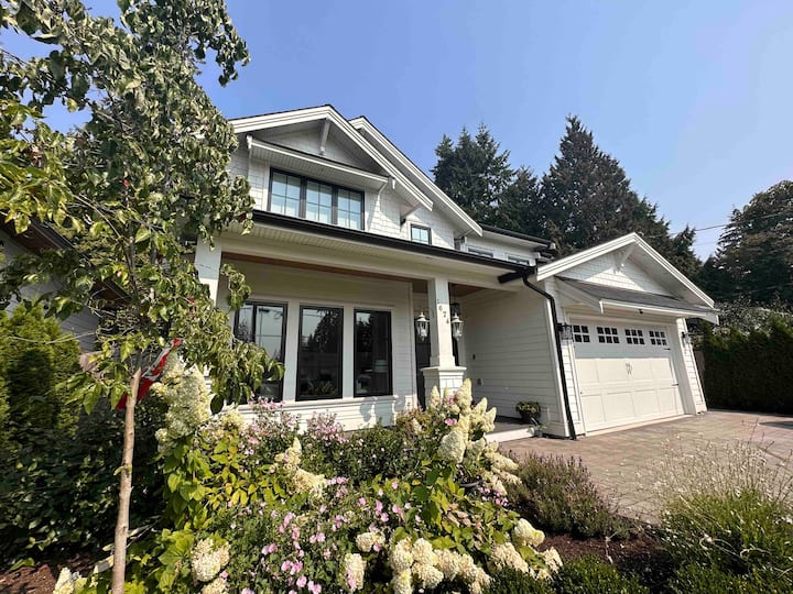 Modern Luxury, Unspoiled Nature, Urban Convenience - 6400