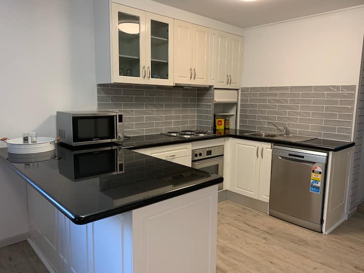 Beautiful Bayside Getaway Just A Walk From The Bay - Brisbane