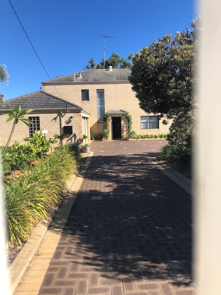 Château Leander Beach House - Mandurah