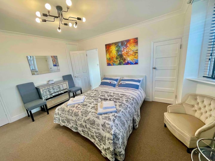 “Eight" Airy 1st Floor Apartment - Kingston upon Thames
