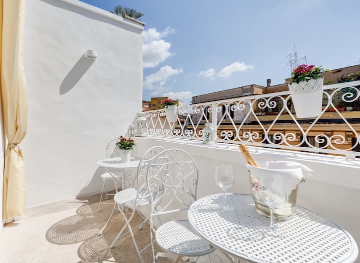 Central Elegant Terraced Top Floor Apartment - Roma