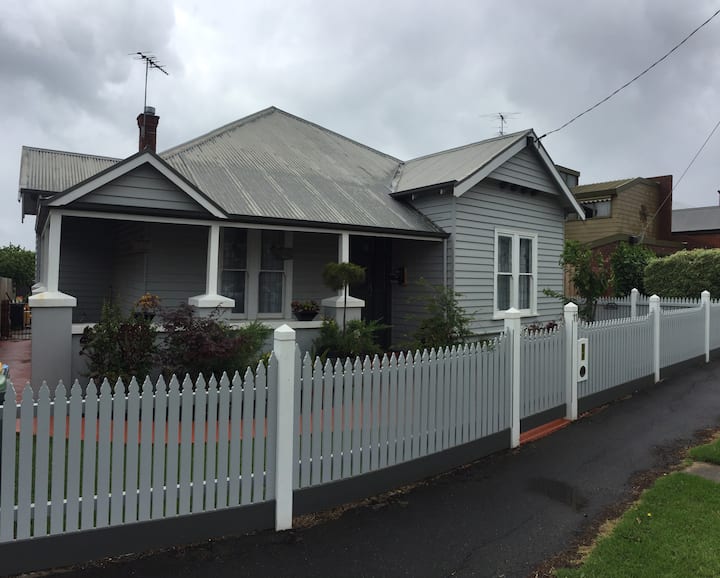 Cute And Cosy Period Home - 吉朗