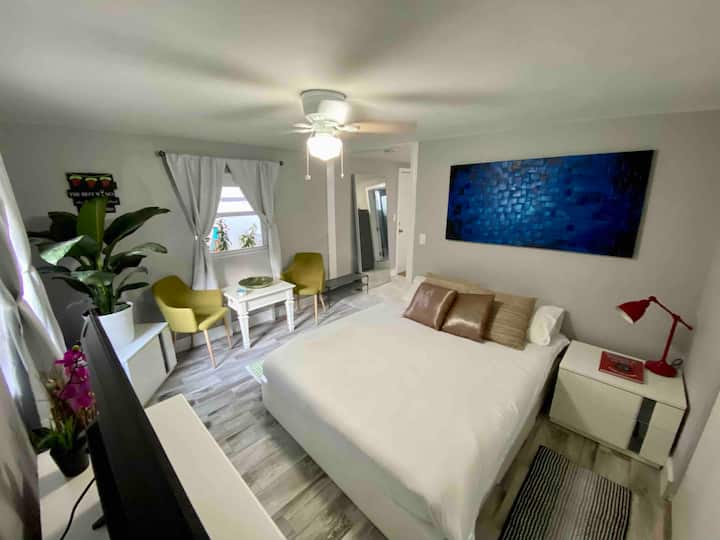 Adorable Clean & Safe 1br/1ba House With Parking - マイアミ