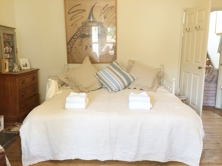 Private Room In Portobello Artist's House. - Notting Hill