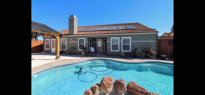 Sunny/spacious 4 Bedroom House With Pool! Ada - Fairfield, CA