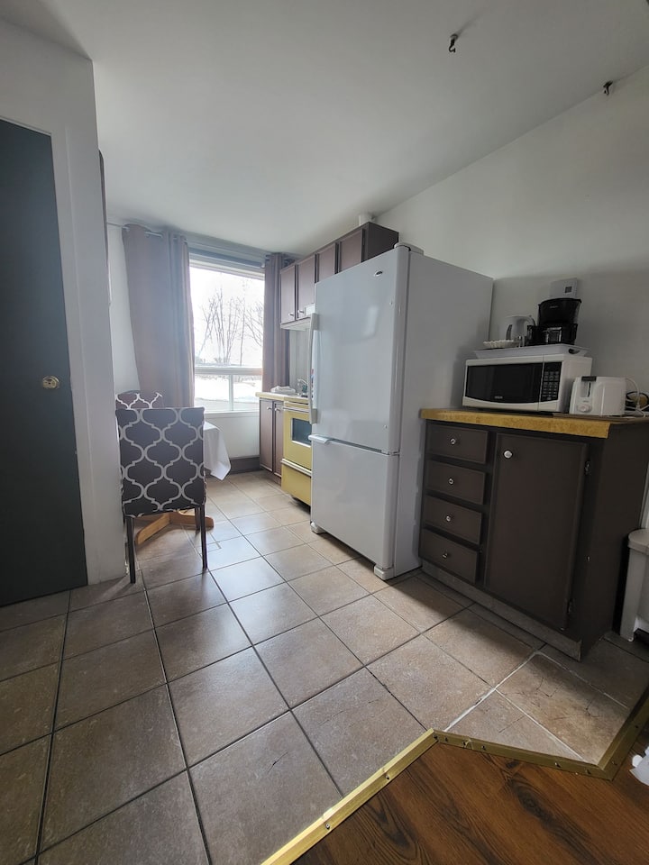 Room 2 Dbl Beds & Full Kitchen - Beaupré