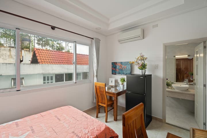 Saving Money In Bright Studio - Hô Chi Minh-Ville