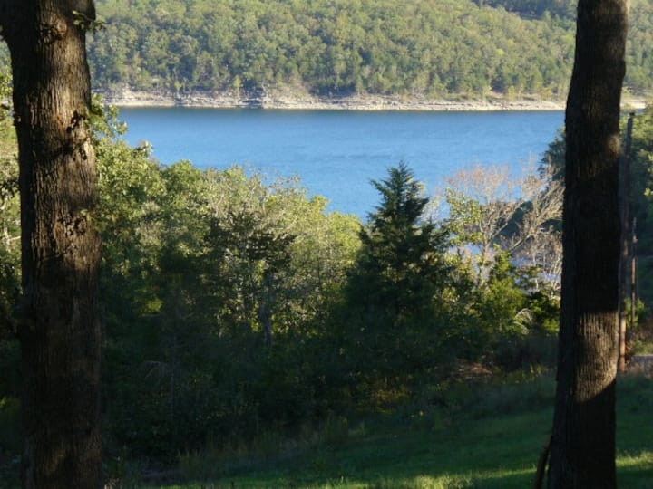 Lakefront 5 Br House- Spacious With View - Mountain Home, AR